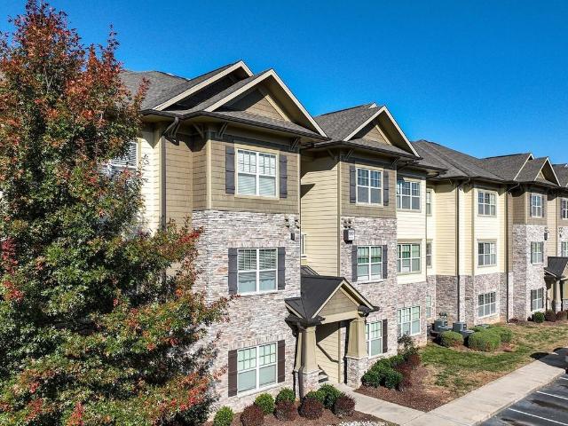 The Reserve at Johnson City 2 Bedroom Apartment for Rent at 1084 W Oakland Ave, Johnson City, TN 37604