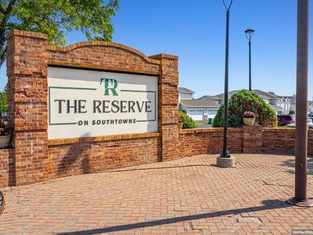 The Reserve on Southtowne I 2 Bedroom Apartment for Rent at 333 311, 211, 225, 235, 245, 323, 333 Southtowne Dr South Milwaukee, WI 53172