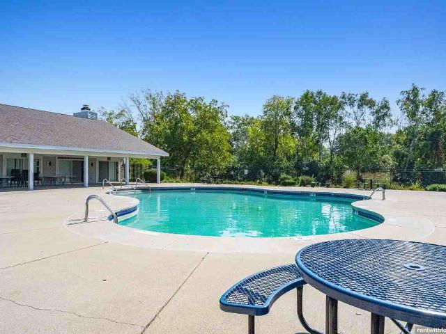 The Reserve on Southtowne Il 1 Bedroom Apartment for Rent at 407 335, 339, 407 Southtowne Dr South Milwaukee, WI 53172