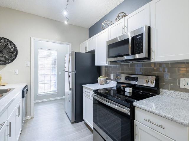 The Residence at North Dallas 1 Bedroom Apartment for Rent at 18665 Midway Rd, Dallas, TX 75287