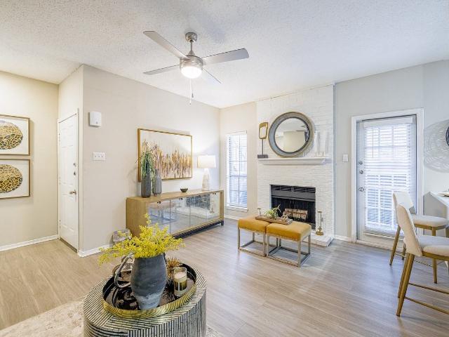 The Residence at North Dallas 2 Bedroom Apartment for Rent at 18665 Midway Rd, Dallas, TX 75287
