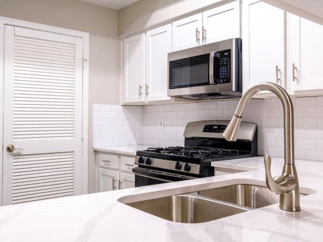 The Residence at Christopher Wren Apartments 2 Bedroom Apartment for Rent at 1390 Christopher Wren Dr, Gahanna, OH 43230