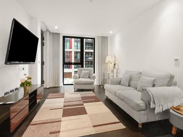 The Residence London SW11 2 bed apartment to rent £3,848 pcm £888 pw