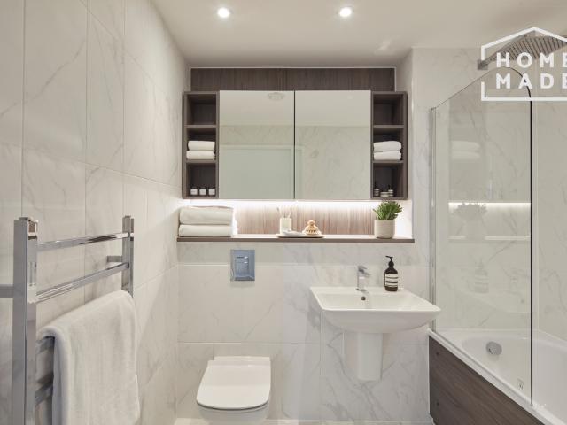 The Residences, West Tower, Deansgate. 2 bed apartment to rent £2,300 pcm £531 pw