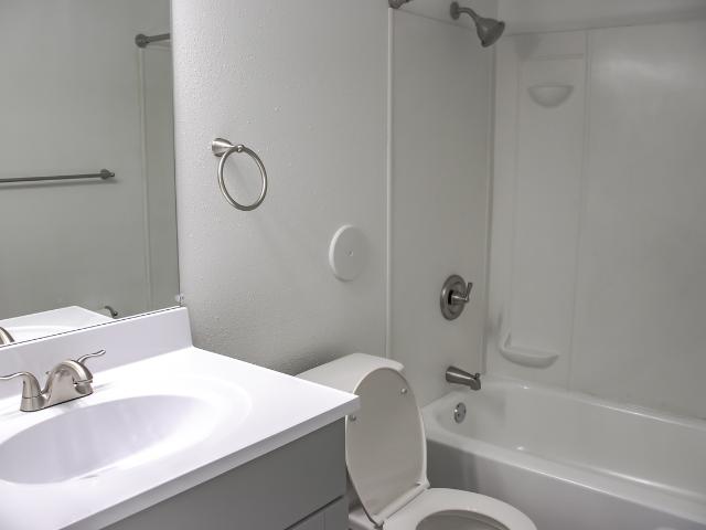 The Residences at Bella Vista 1 Bedroom Apartment for Rent at 11185 Oak Parkway Ln, Spanish Lake, MO 63138 Spanish Lake