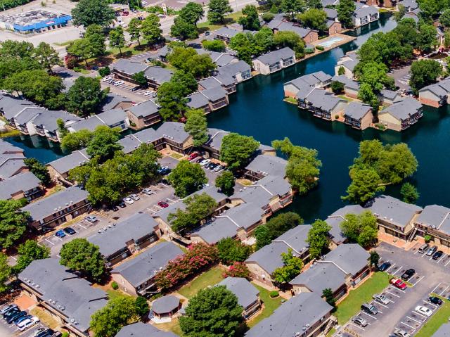 The Residences at Lakeview 3 Bedroom Apartment for Rent at 2774 S Mendenhall Rd, Memphis, TN 38115 Southeast Memphis