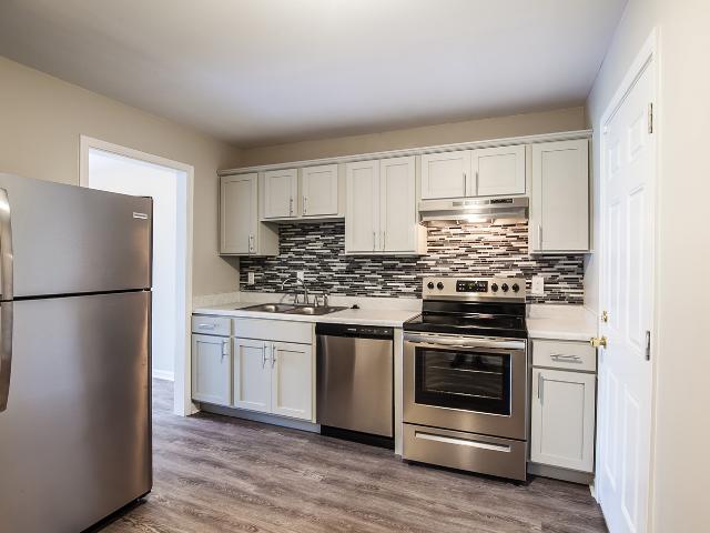 The Residences at Lakeview 3 Bedroom Apartment for Rent at 2774 S Mendenhall Rd, Memphis, TN 38115 Southeast Memphis