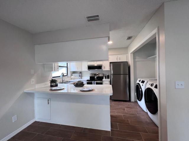 The Rhoads Apartments | 2 Bedroom Apartments in Leesburg, FL 2 Bedroom Apartment for Rent at 425 S 9th St, Leesburg, FL 34748