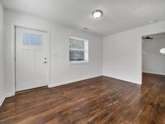 The Ritz 1 Bedroom Apartment for Rent at 1752 13th Ct S, Birmingham, AL 35205 Five Points South