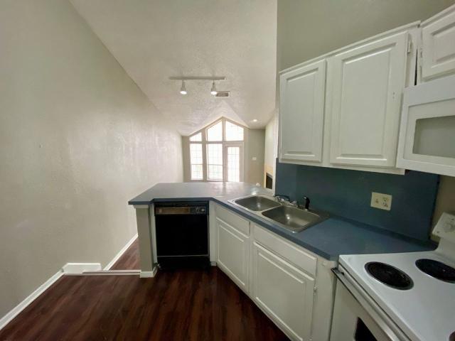 The Riverpointe 1 Bedroom Apartment for Rent at 9823 Summerwood Cir, Dallas, TX 75243
