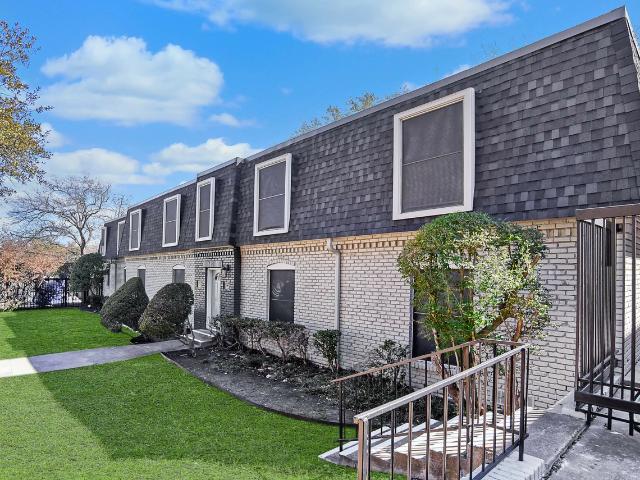 The Ridgmar Oaks Apartments 2 Bedroom Apartment for Rent at 2409 Ridgmar Plz, Fort Worth, TX 76116 Ridgmar