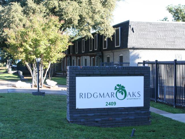 The Ridgmar Oaks Apartments 2 Bedroom Apartment for Rent at 2409 Ridgmar Plz, Fort Worth, TX 76116 Ridgmar