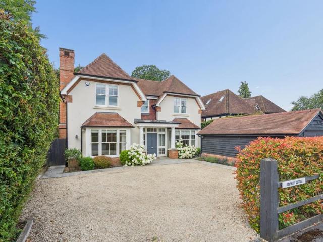 The Ridgeway, Chalfont St. Peter. 5 bed detached house to rent £7,500 pcm £1,731 pw