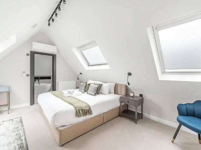 The Ridgeway, Golders Green, London. 3 bed flat to rent £6,500 pcm £1,500 pw