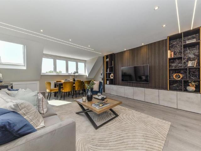 THE RIDGEWAY, GOLDERS GREEN, NW11 3 bed penthouse to rent £4,498 pcm £1,038 pw
