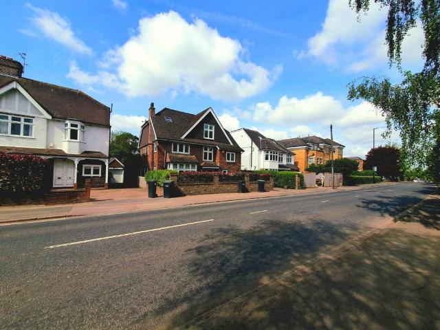 The Ridgeway, Enfield 2 bed apartment to rent £1,750 pcm £404 pw