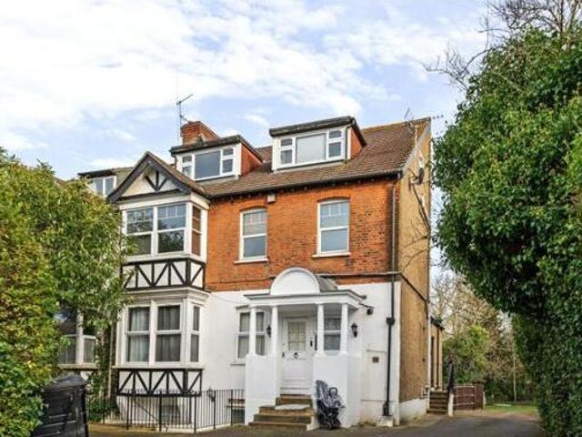 The Ridgeway, Enfield, 2 Bedroom Flat