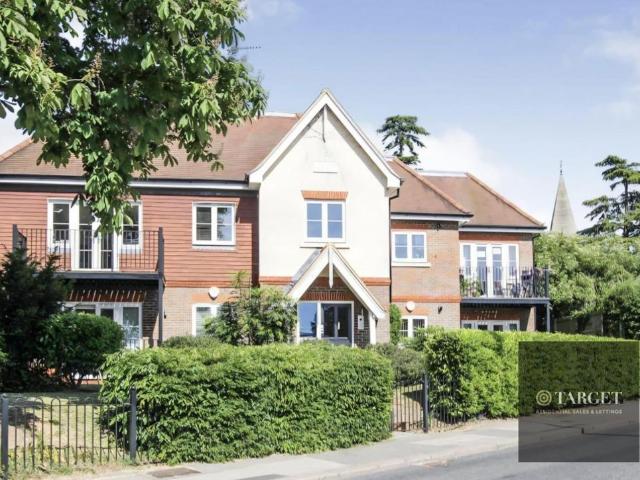 The Ridgeway, Enfield EN2 3 bed apartment to rent £2,400 pcm £554 pw