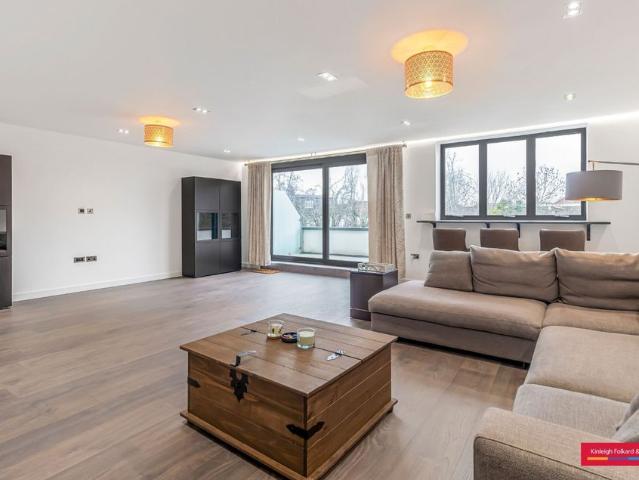 The Ridgeway, London, NW11