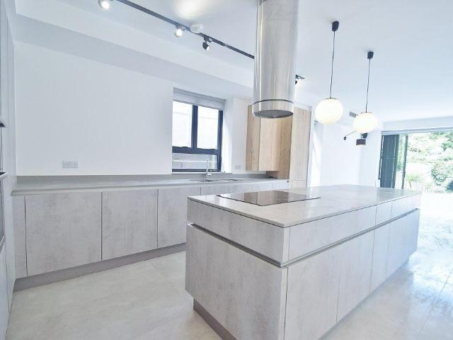 The Ridgeway, London NW11 5 bed semi detached house to rent £6,000 pcm £1,385 pw