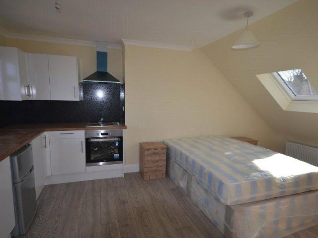 The Ridgeway, London NW9, Studio to rent, £1,100 pcm | PrimeLocation