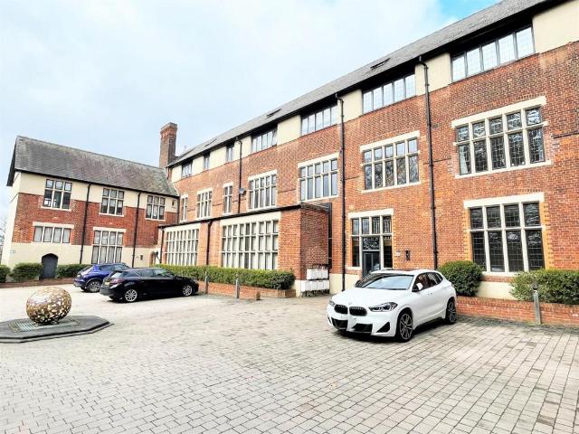 The Ridgeway, Mill Hill, NW7 2 bed apartment to rent £3,000 pcm £692 pw
