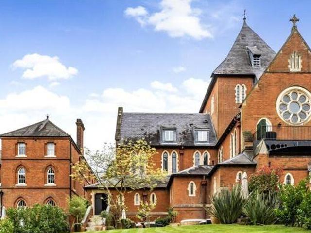 The Ridgeway, Mill Hill, 3 Bedroom House