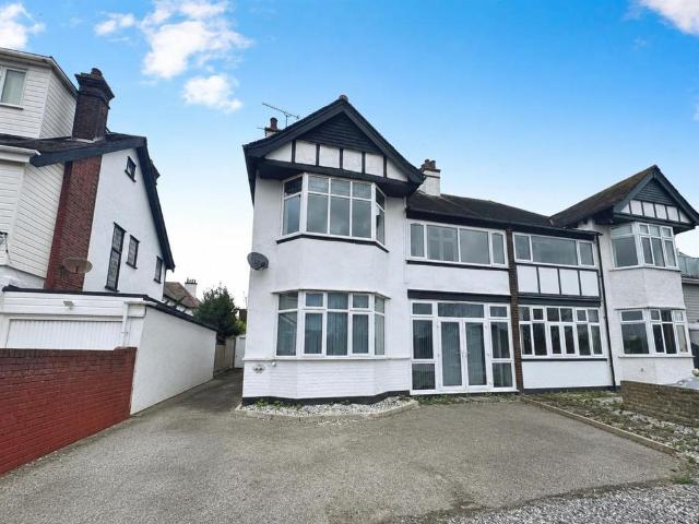 The Ridgeway, Westcliff On Sea 2 bed flat to rent £1,695 pcm £391 pw