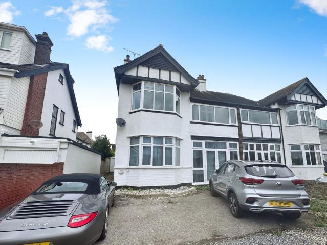 The Ridgeway, Westcliff On Sea SS0, 2 bed flat to rent, £1,700 pcm | PrimeLocation