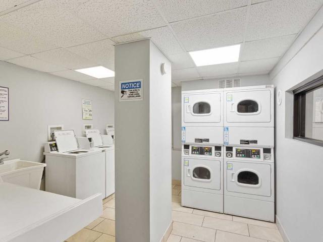 The Ridge Court 2 Bedroom Apartment for Rent at 6826 N Ridge Blvd, Chicago, IL 60645 West Ridge