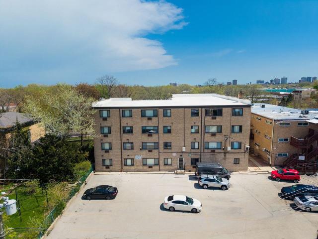 The Ridge Court 2 Bedroom Apartment for Rent at 6826 N Ridge Blvd, Chicago, IL 60645 West Ridge