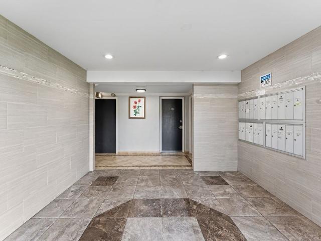 The Ridge Court 2 Bedroom Apartment for Rent at 6826 N Ridge Blvd, Chicago, IL 60645 West Ridge