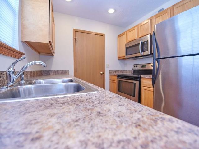 The Ridge Apartments & Townhomes 3 Bedroom Apartment for Rent at 5371 Big Tyler Rd, Cross Lanes, WV 25313