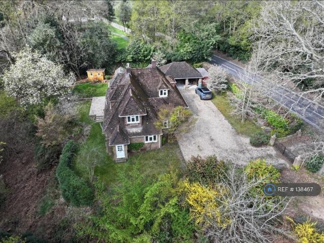 The Ridges, Wokingham, RG40 4 bed detached house to rent £3,500 pcm £808 pw