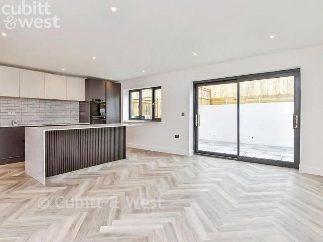 The Ridgway, Brighton, BN2 4 bed semi detached house to rent £3,000 pcm £692 pw