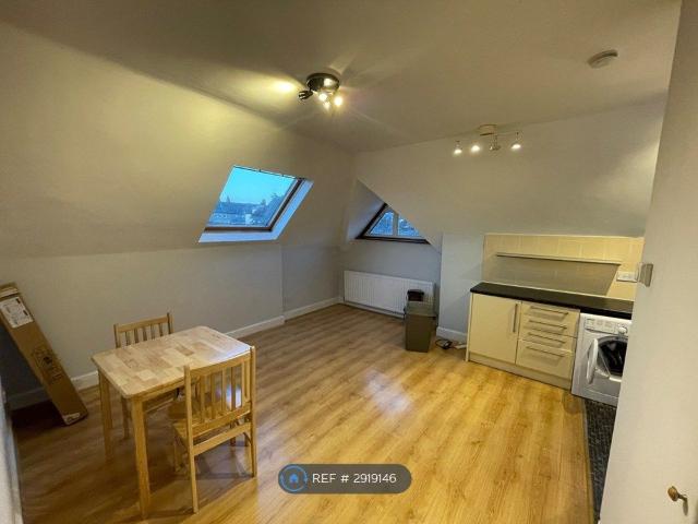 The Riding, London NW11, 1 bed flat to rent, £1,500 pcm | PrimeLocation