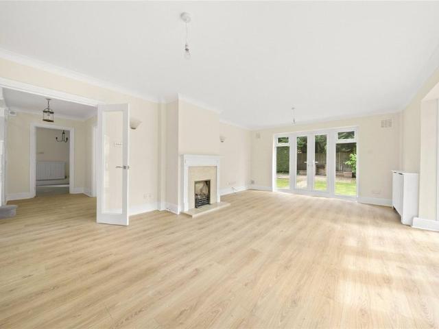 The Riding, Woking, GU21 5 bed detached house to rent £4,995 pcm £1,153 pw