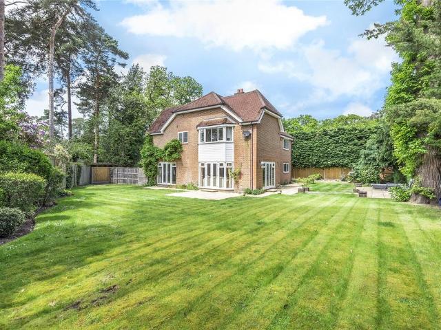 The Riding, Woking, GU21 5 bed detached house to rent £4,995 pcm £1,153 pw