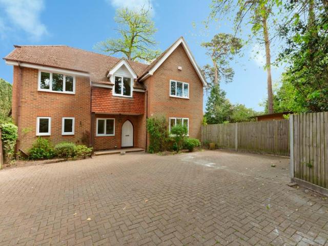 The Riding, Woking, GU21 5 bed detached house to rent £4,995 pcm £1,153 pw