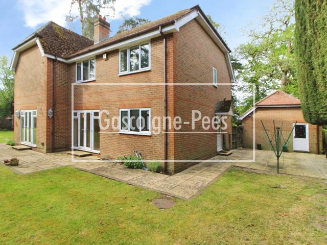 The Riding, Woking, GU21 5 bed house to rent £4,995 pcm £1,153 pw