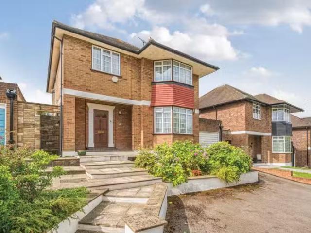 The Ridings, Ealing, W5 4 bed detached house to rent £3,800.