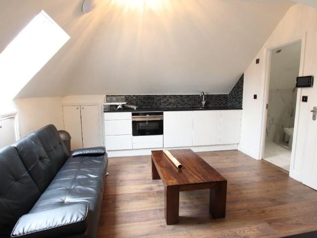 The Ridings, London W5, 1 bed flat to rent, £1,400 pcm | PrimeLocation