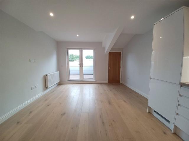 The Ridings, Lower Road, Garsington, Oxford OX44, 2 bed flat to rent, £1,400 pcm | PrimeLocation