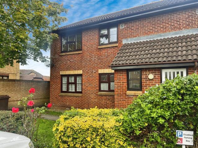 The Ridings, Paddock Wood TN12, 2 bed flat to rent, £1,300 pcm | PrimeLocation