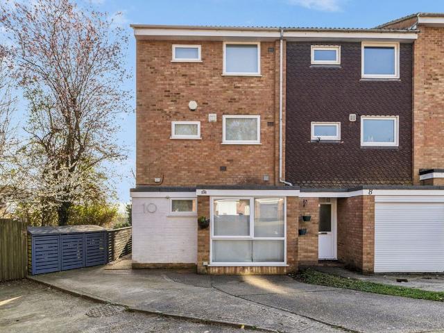 The Rise, High Wycombe HP13, 1 bed flat to rent, £1,650 pcm | PrimeLocation