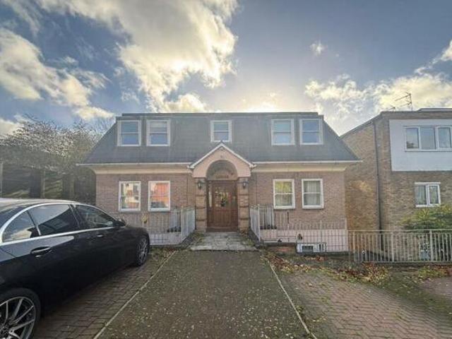 The Rise, Mill Hill, 2 Bedroom Flat