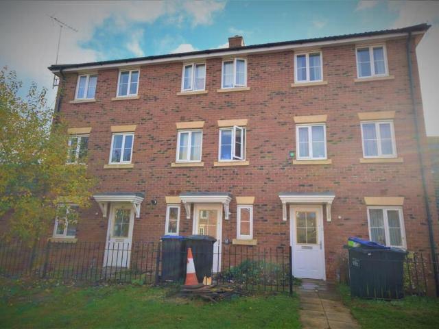 The Runway, Hatfield AL10 5 bed apartment to rent £2,850 pcm £658 pw
