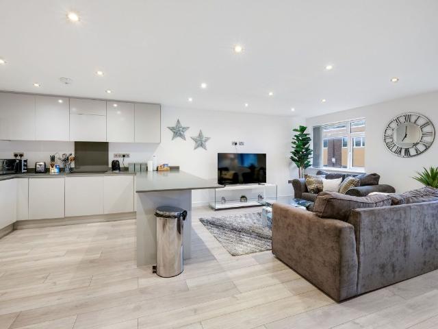 The Runway, Ruislip HA4, 2 bed flat to rent, £3,500 pcm | PrimeLocation