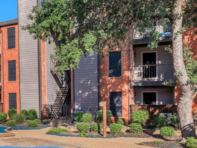 The Woodford 1 Bedroom Apartment for Rent at 6001 Oakland Hills Dr, Fort Worth, TX 76112 Woodhaven