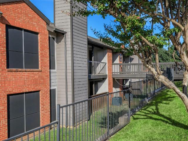 The Woodford 1 Bedroom Apartment for Rent at 6001 Oakland Hills Dr, Fort Worth, TX 76112 Woodhaven